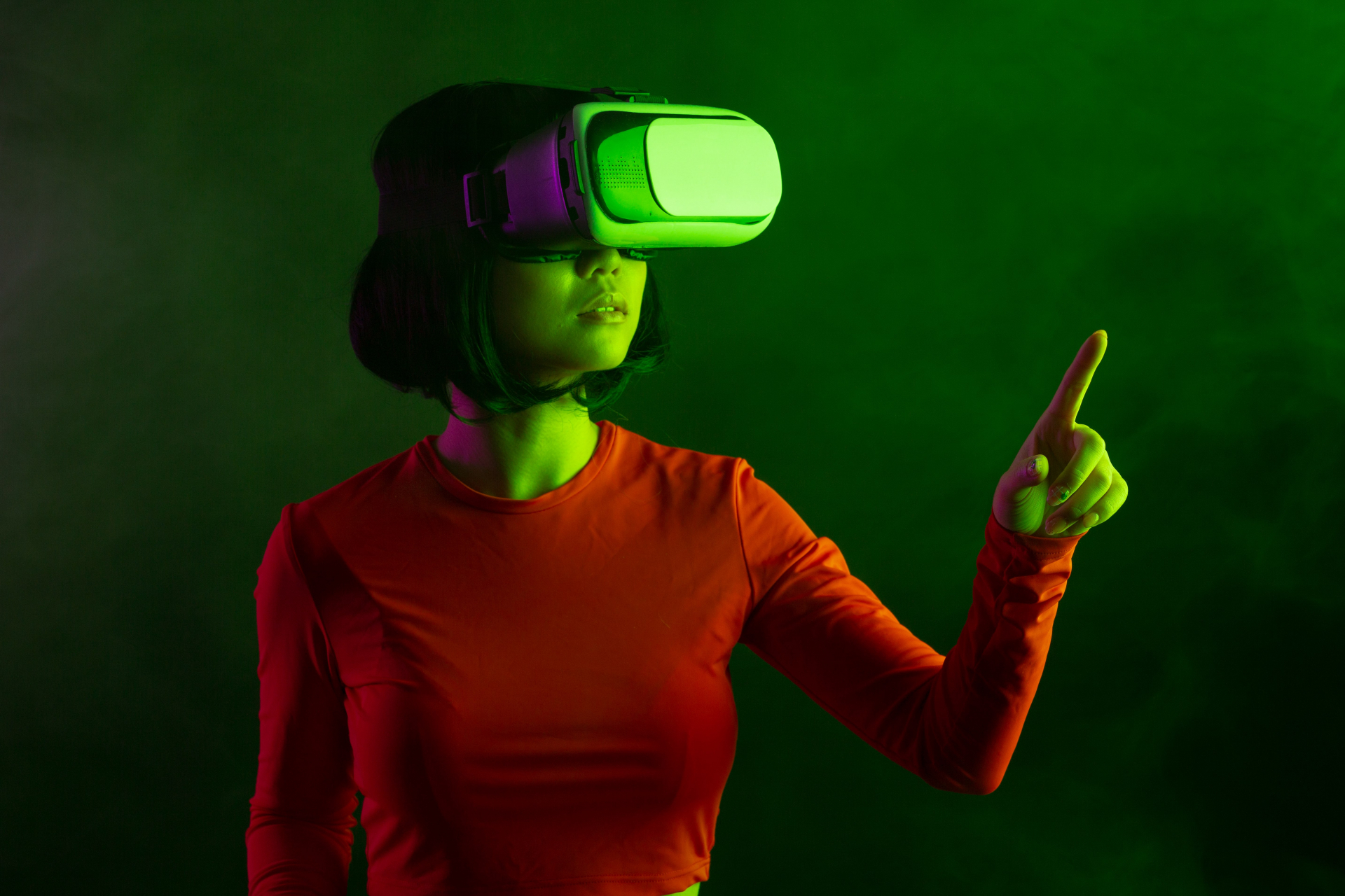 ITの基本を解説 – AR（拡張現実）とVR（仮想現実）とは、その違いは？ | 4b-media